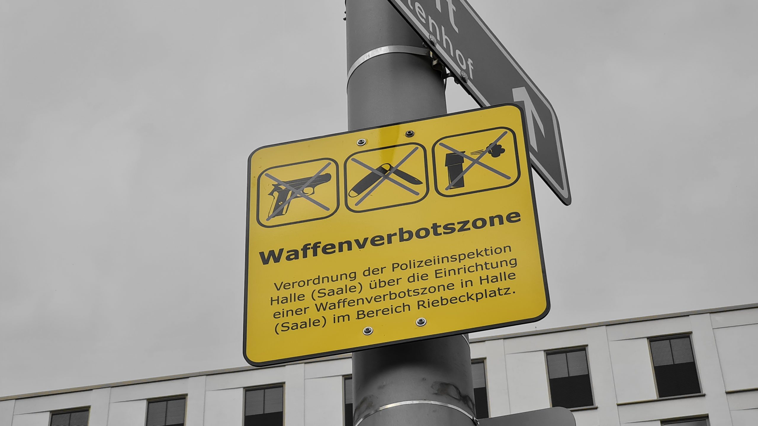 H@llAnzeiger - Waffenverbotzone am Riebeckplatz: Polizei zieht Bilanz für das Jahr 2022